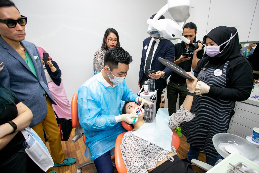 The Breakthrough Technology in Dental Scaling - AIRFLOW Spa Ultra ...