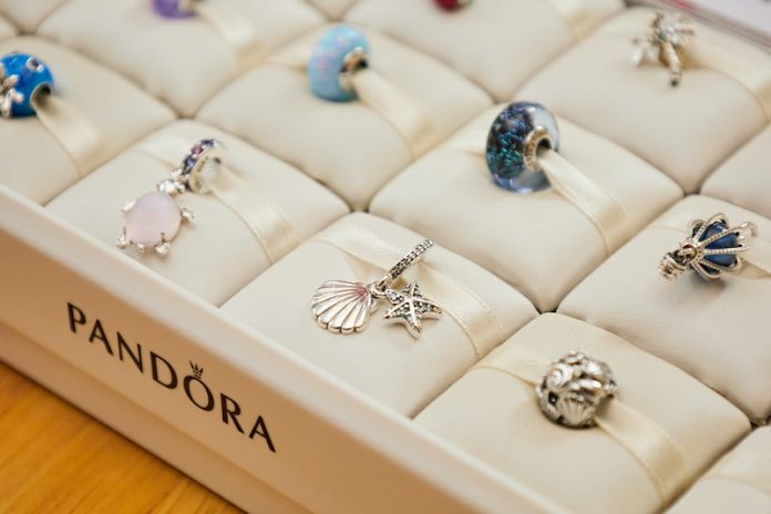 Embrace the Tropical Summer Vibes with Pandora Summer 2022 Collection ...